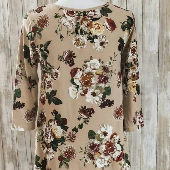 P.S. Kate | Tops | Ps Kate Womens Floral Vneck Top Size Small | Poshmark